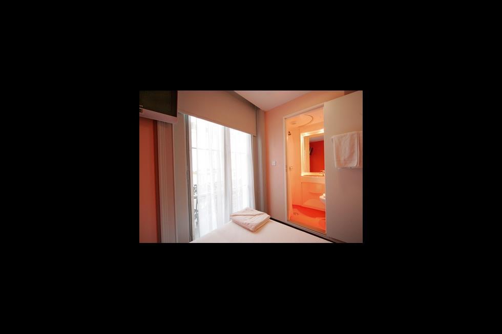 Mini cost model: Budget hotels | Features | Building